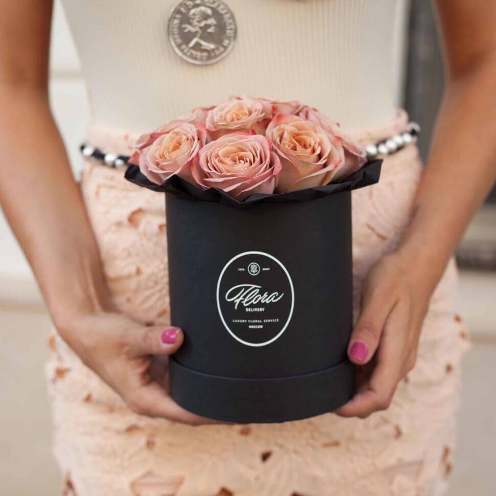 Кофейные розы Capuccino в шляпной коробке Demi BLVCK